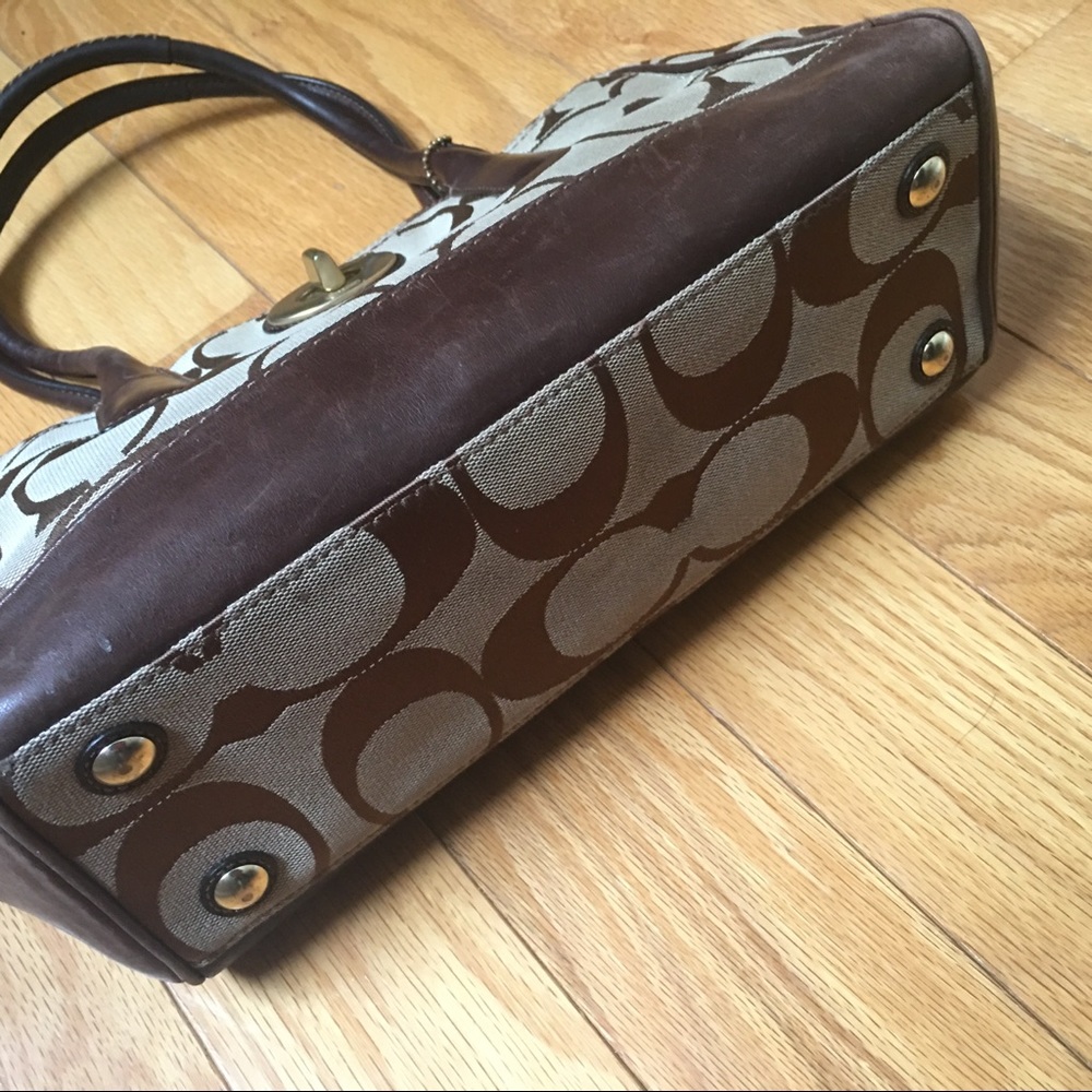 Coach Logo Authentic Shoulder/ Hand Bag - Gem